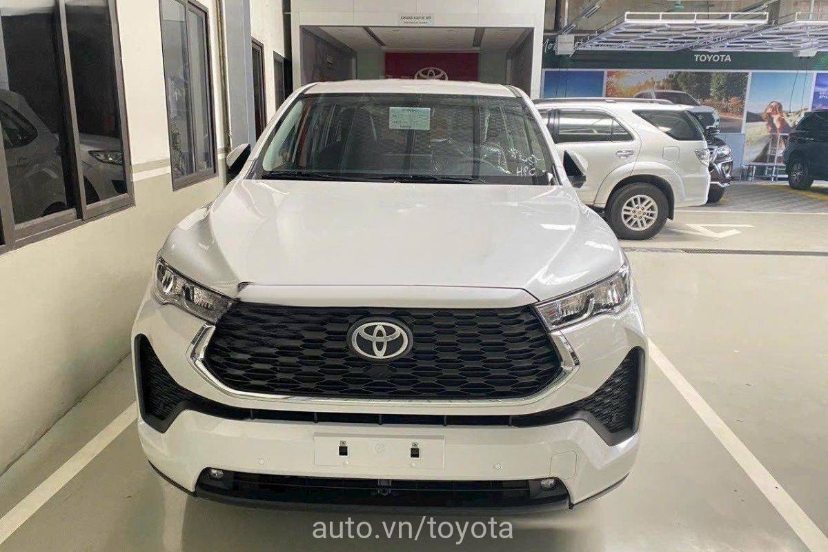 Bán ô tô Toyota Innova Cross 2024 xe mới 0km giá rẻ 810.000.000đ tại Hà Nội